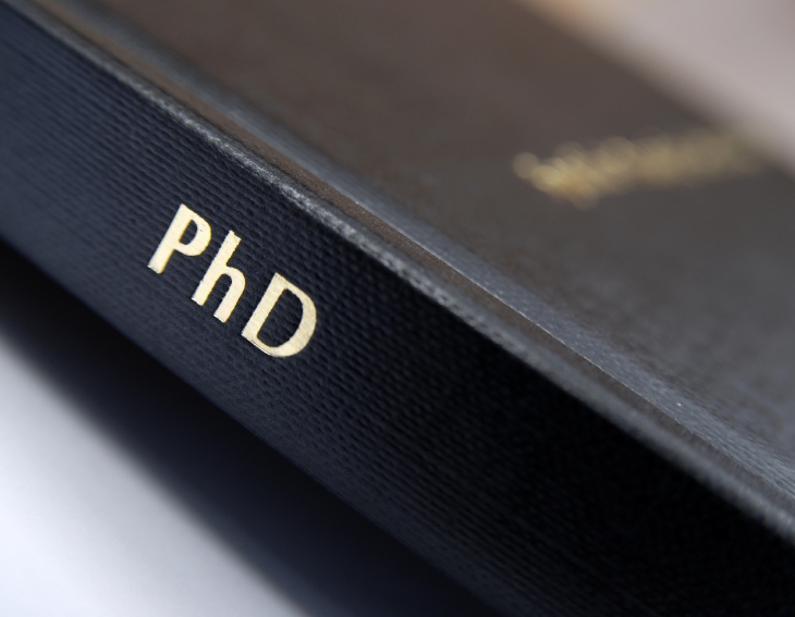 Beneficios de estudiar un Doctorado • Becas Para Hispanos